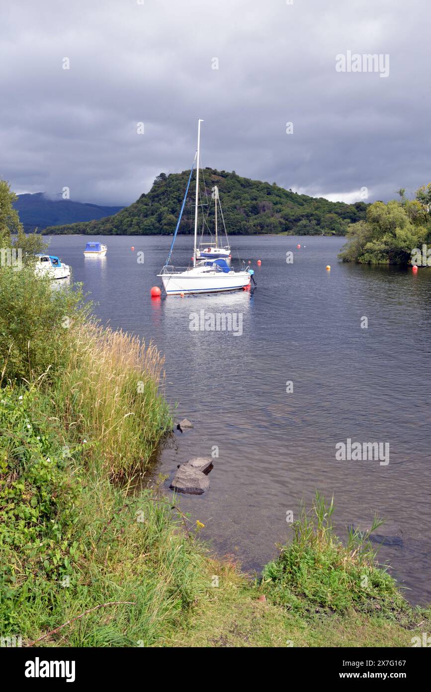 Highland freshwater loch hi-res stock photography and images - Alamy