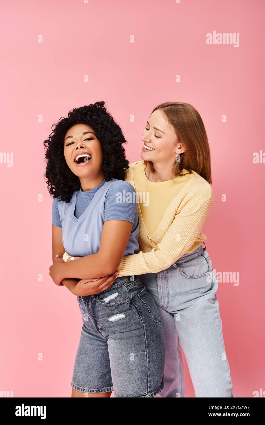 Girls arms around each other hi-res stock photography and images - Alamy
