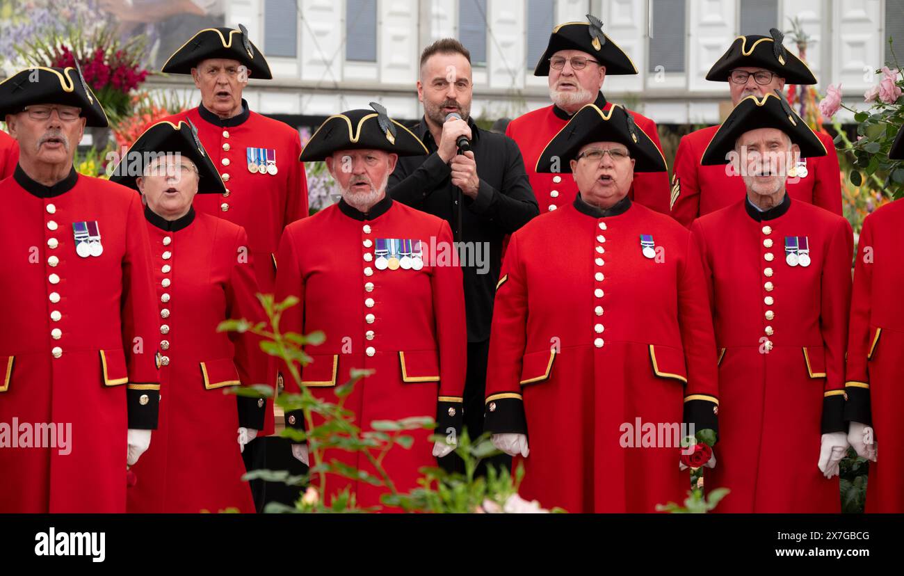 Chelsea pensioners singing group hi-res stock photography and images ...