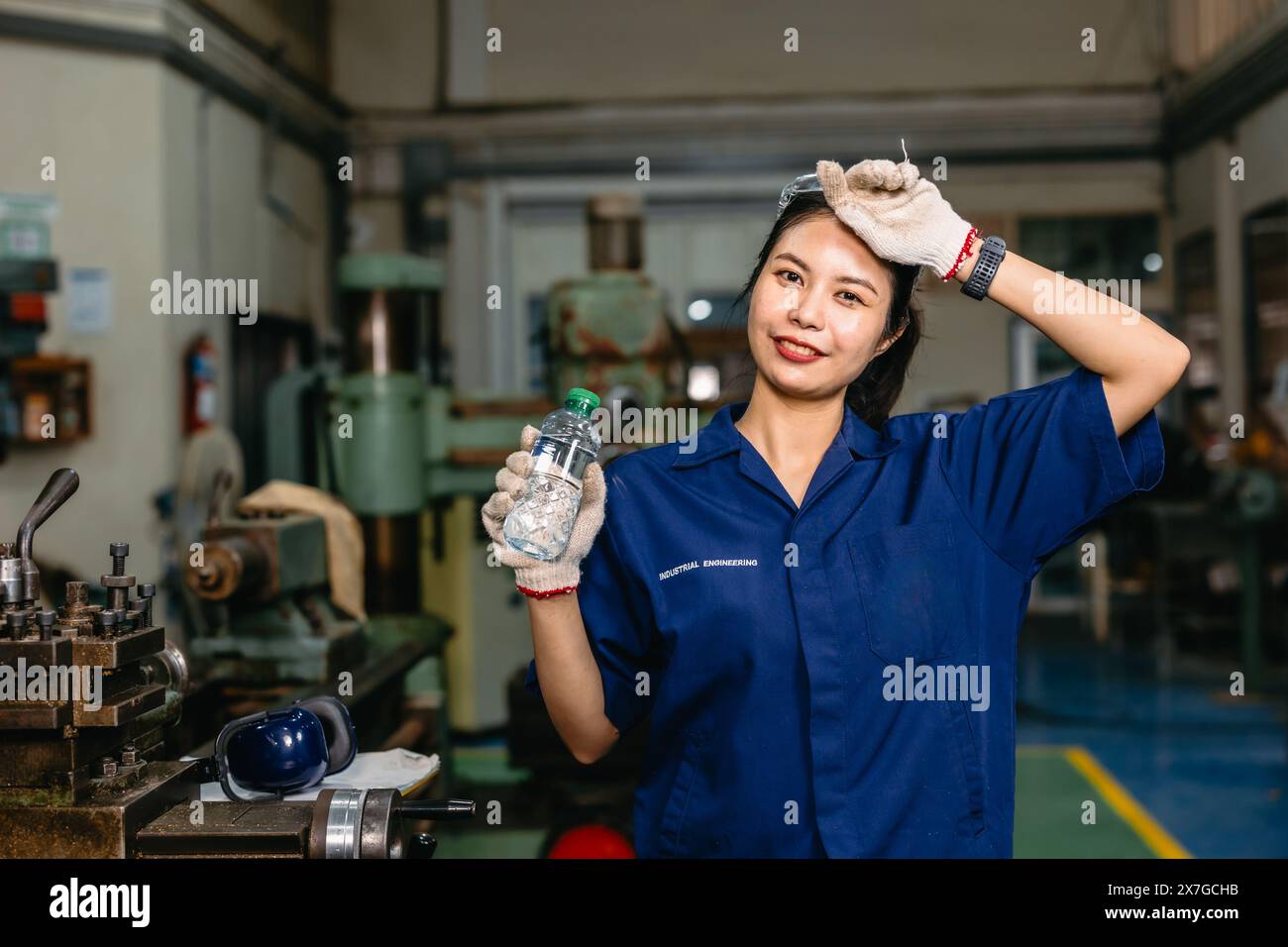 Construction worker drink water hi-res stock photography and images - Alamy
