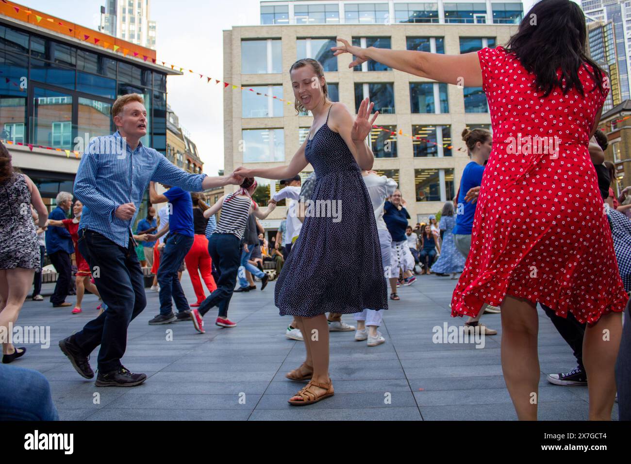 Swing dancers in the street Stock Photo - Alamy