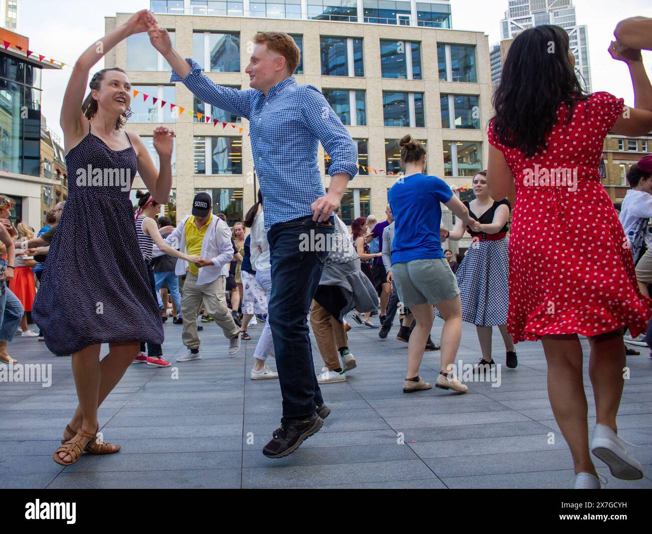 Swing dancers in the street Stock Photo - Alamy
