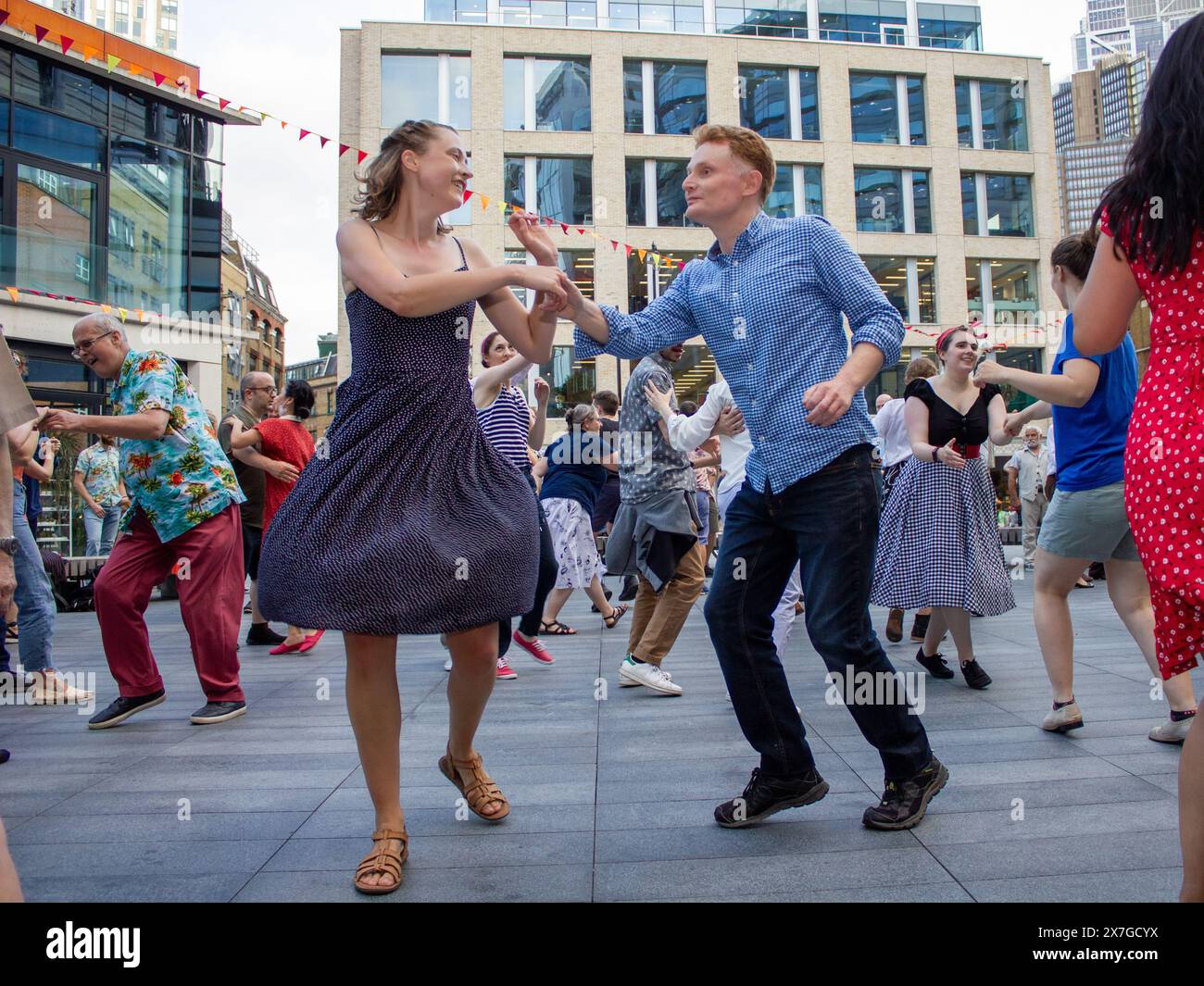 Swing dancers in the street Stock Photo - Alamy