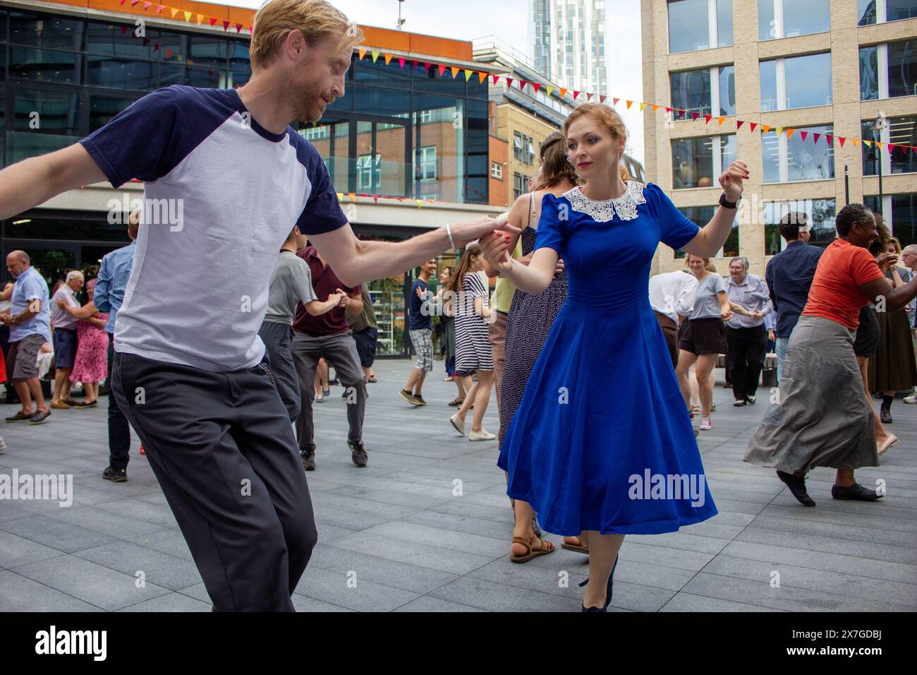 Swing dancers in the street Stock Photo - Alamy