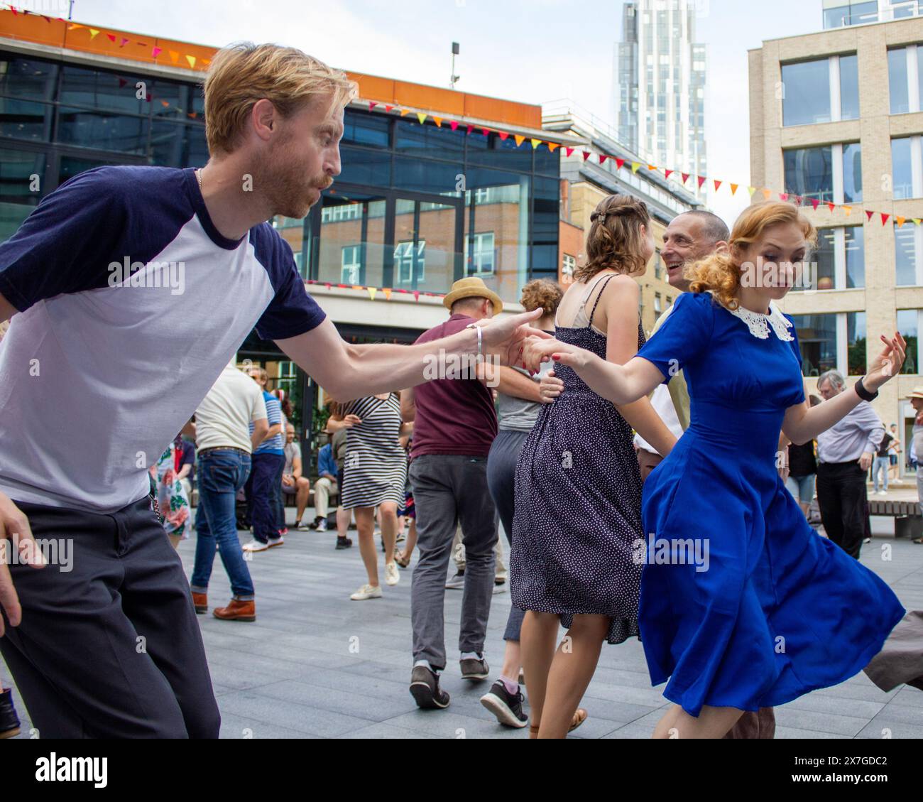 Swing dancers in the street Stock Photo - Alamy