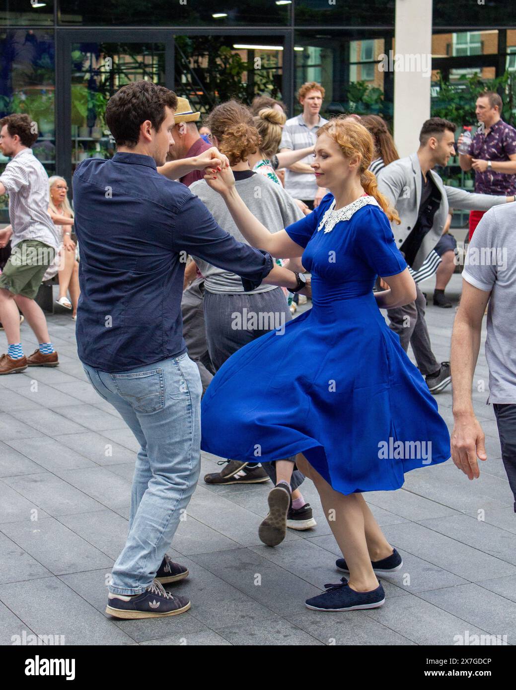 Swing dancers in the street Stock Photo - Alamy