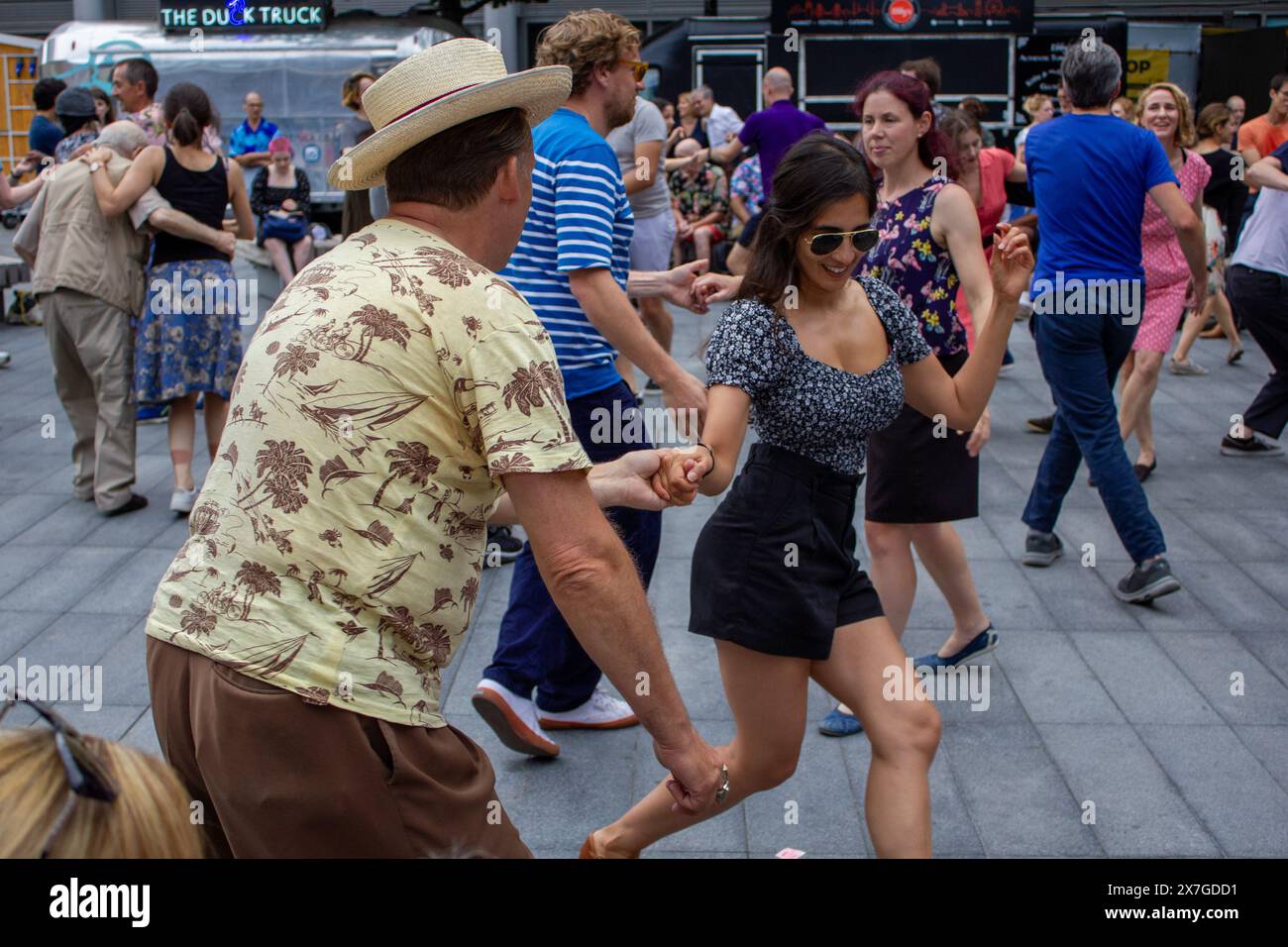 Swing dancers in the street Stock Photo - Alamy