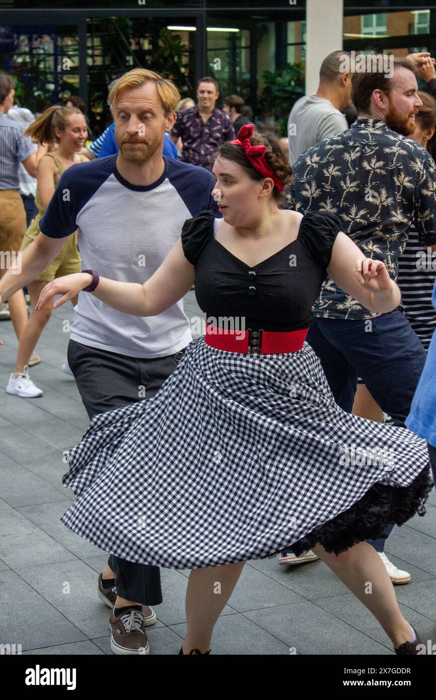 Swing dancers in the street Stock Photo - Alamy