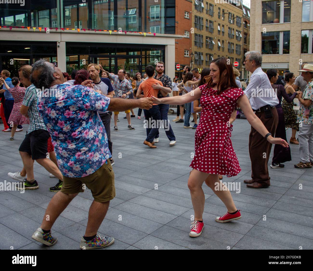 Swing dancers in the street Stock Photo - Alamy