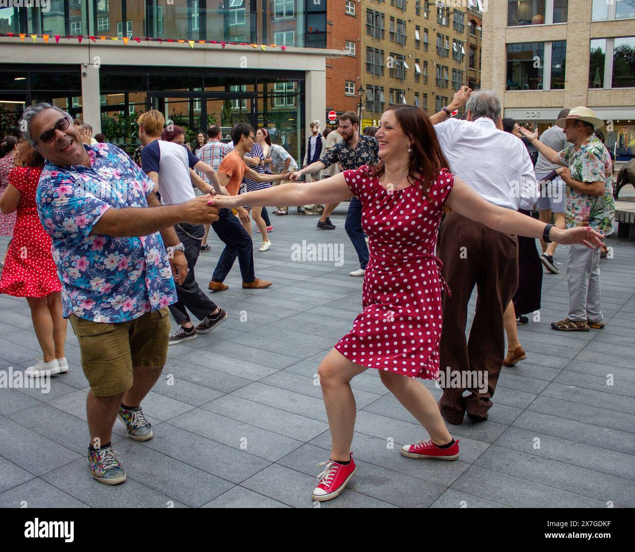 Swing dancers in the street Stock Photo - Alamy