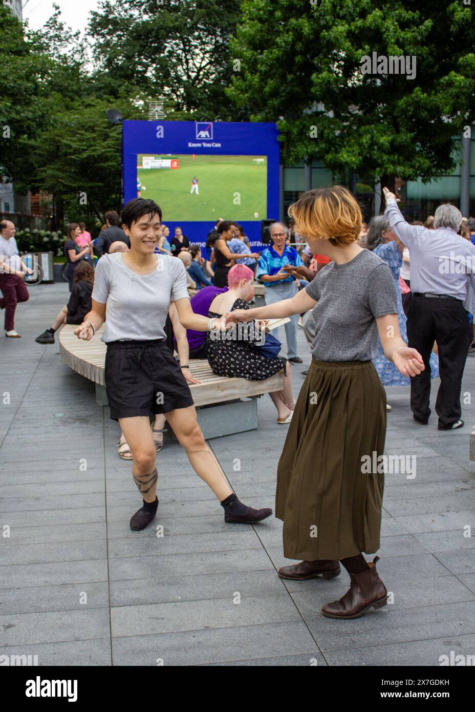 Swing dancers in the street Stock Photo - Alamy
