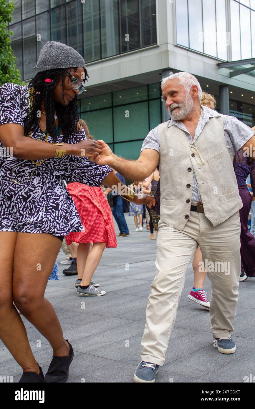 Swing dancers in the street Stock Photo - Alamy
