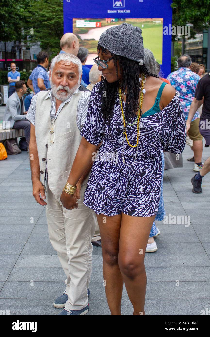 Swing dancers in the street Stock Photo - Alamy