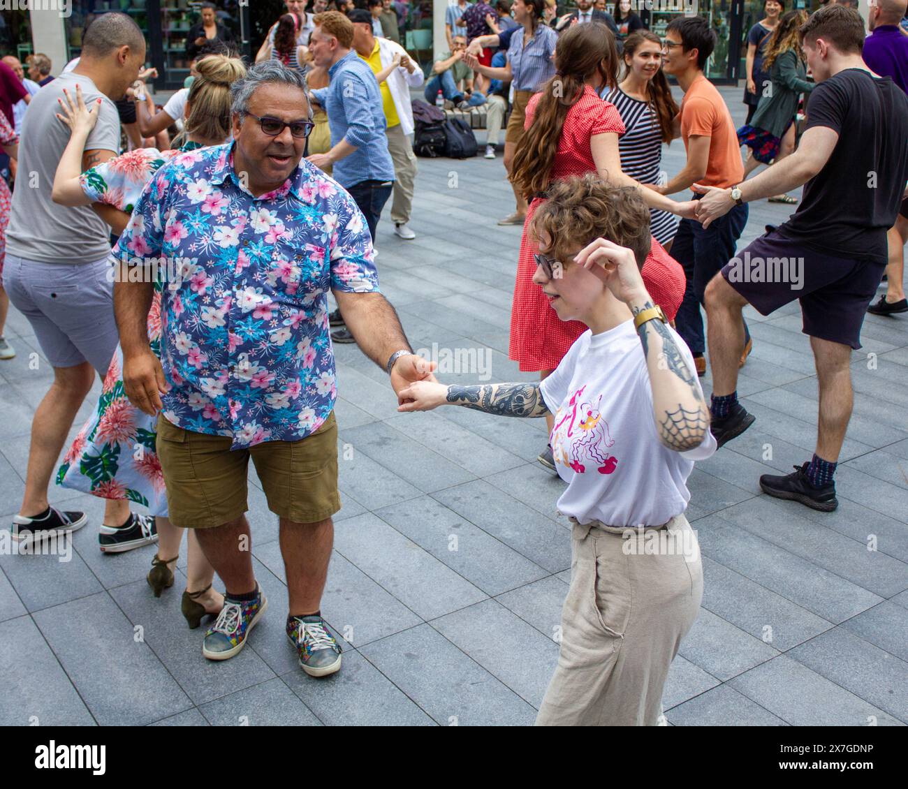 Swing dancers in the street Stock Photo - Alamy