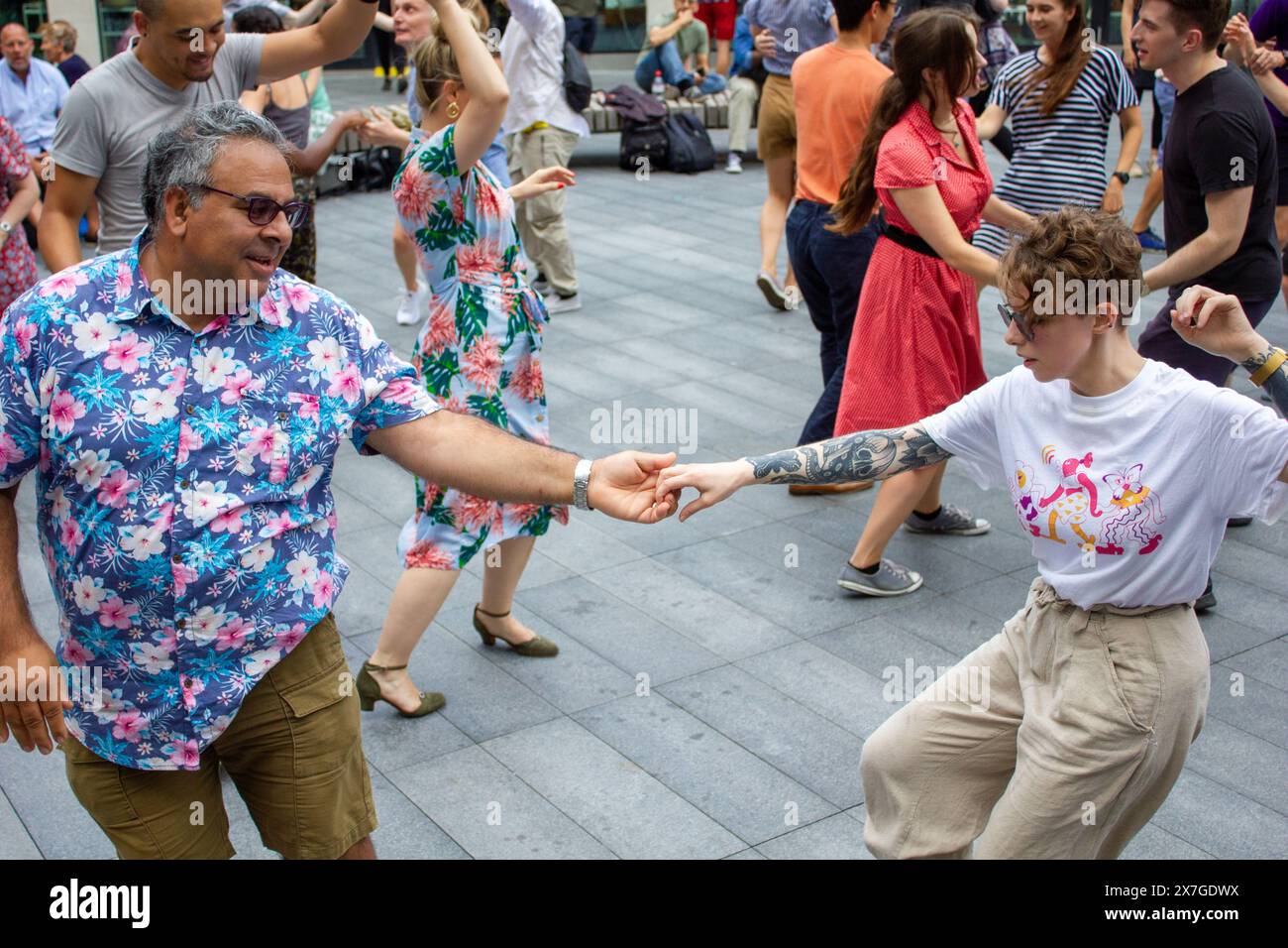 Swing dancers in the street Stock Photo - Alamy
