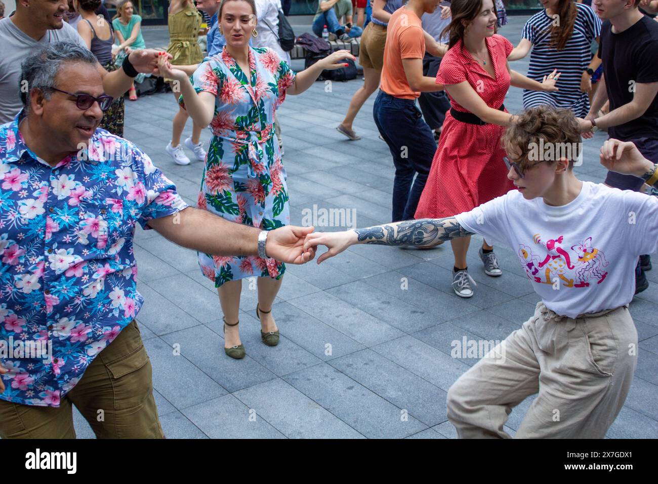 Swing dancers in the street Stock Photo - Alamy