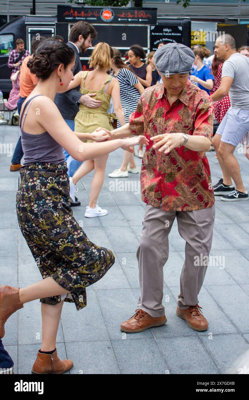 Swing dancers in the street Stock Photo - Alamy