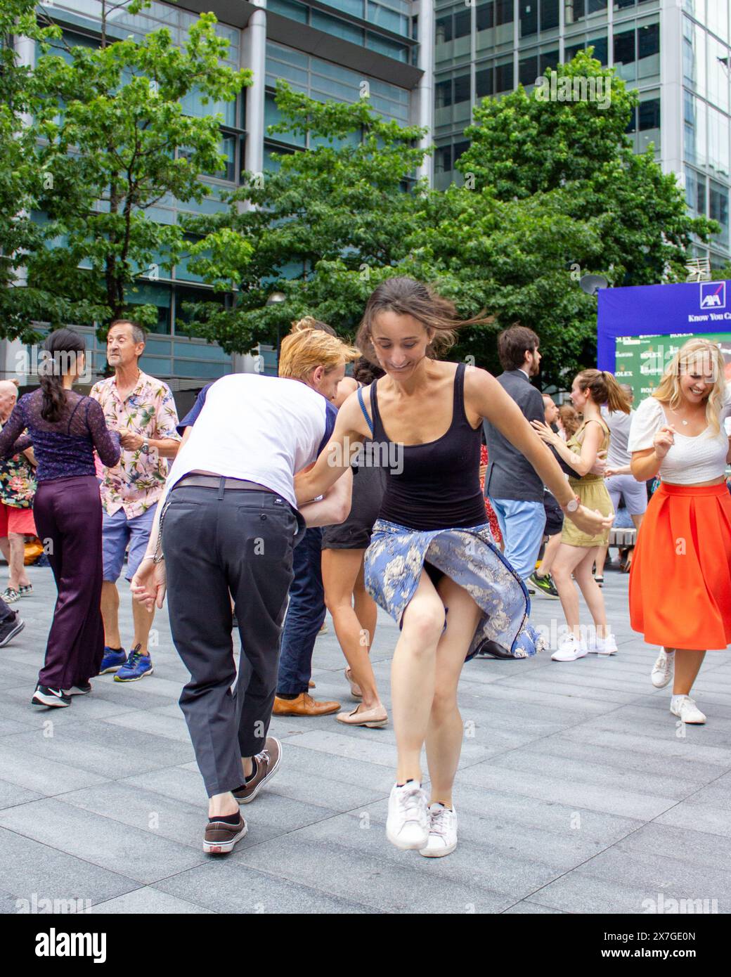 Swing dancers in the street Stock Photo - Alamy