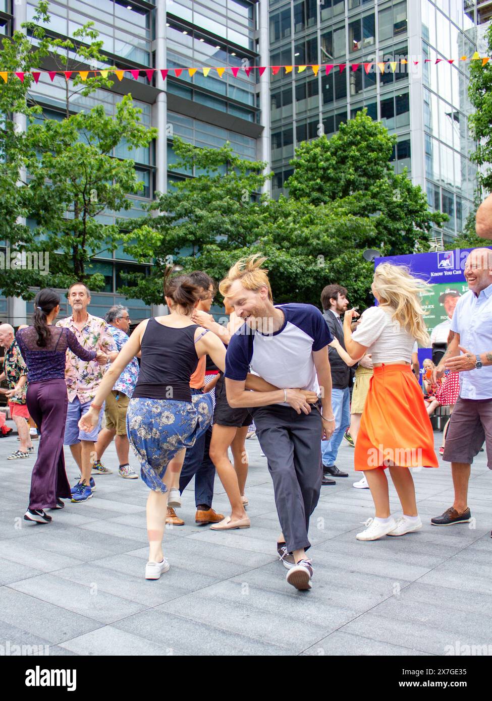 Swing dancers in the street Stock Photo - Alamy