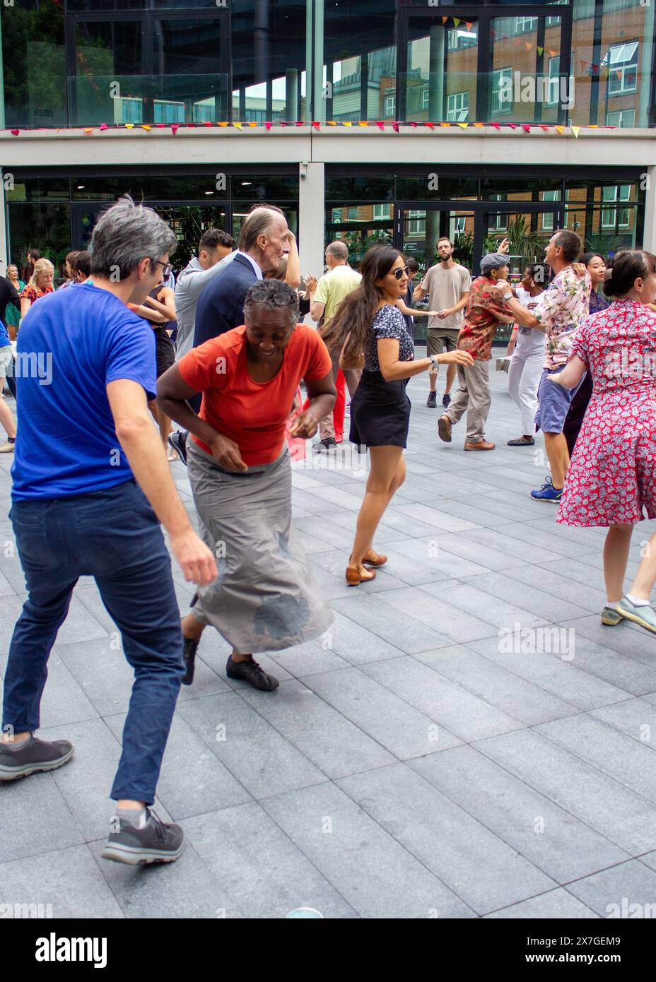 Swing dancers in the street Stock Photo - Alamy