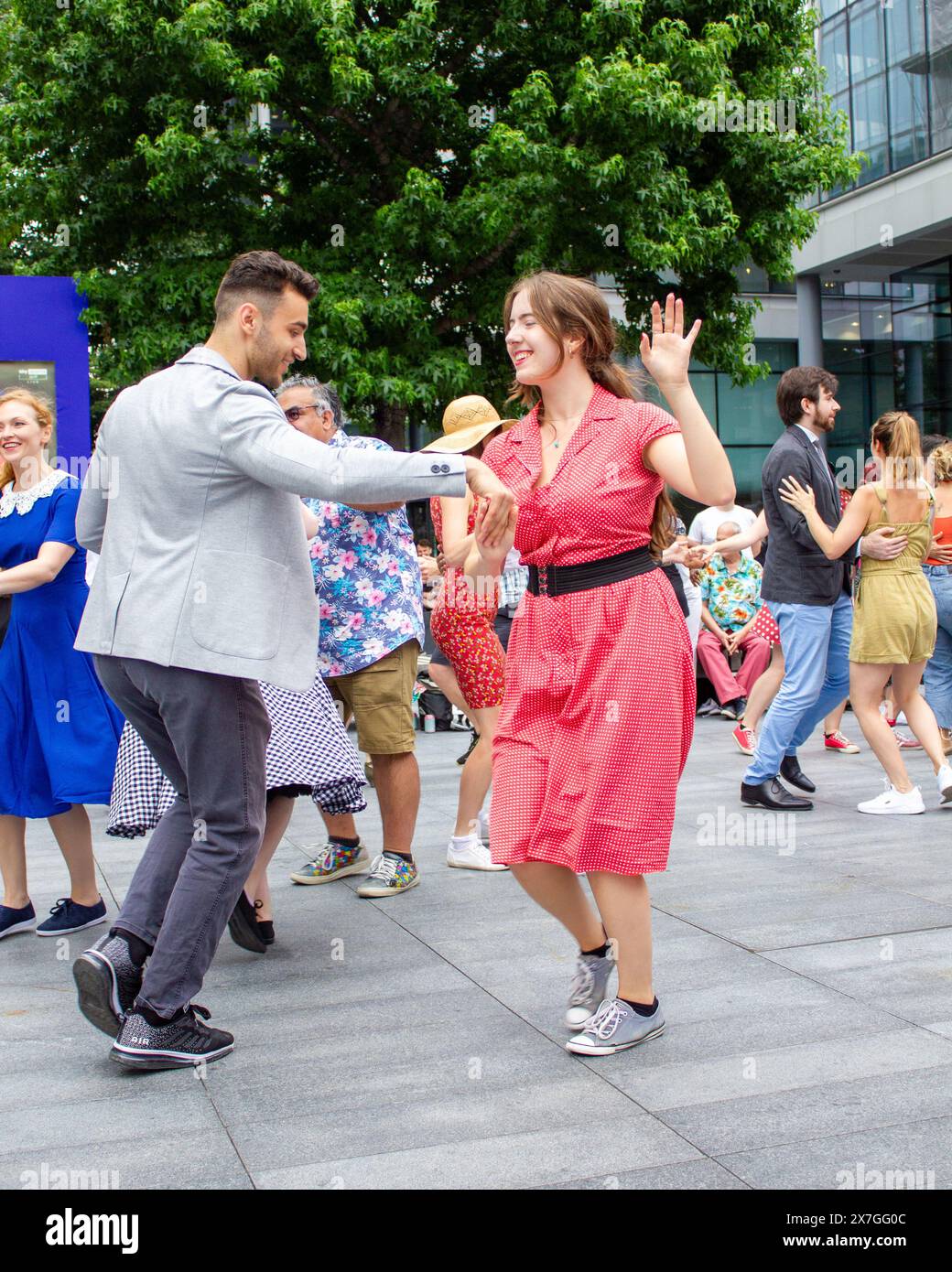 Swing dancers in the street Stock Photo - Alamy