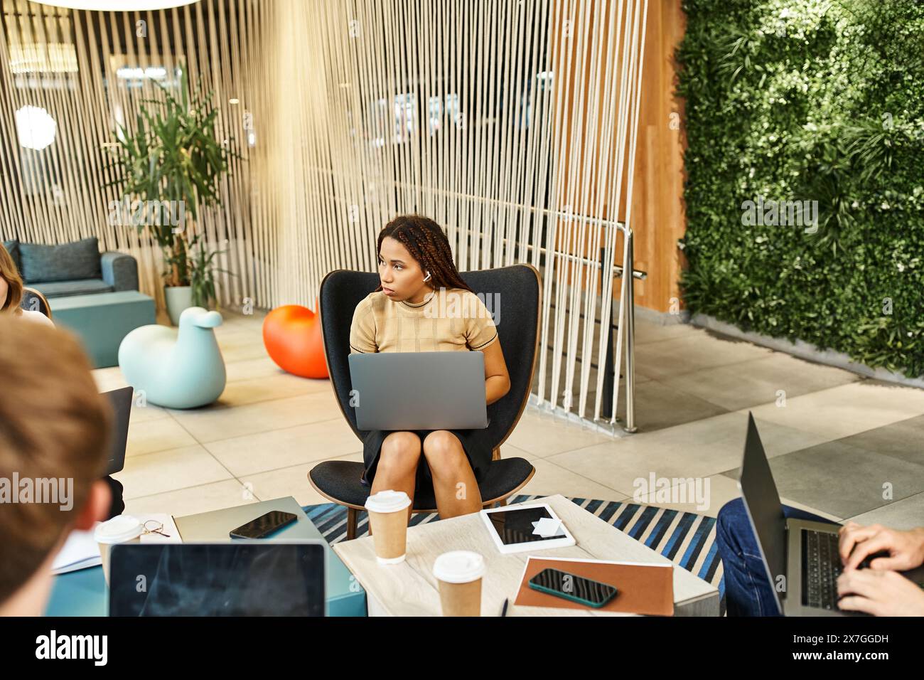 Team work around a table hi-res stock photography and images - Alamy