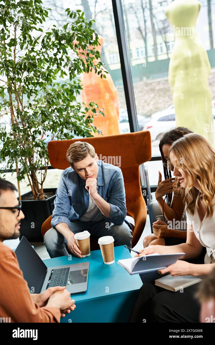 Multiculturalism in work hi-res stock photography and images - Alamy