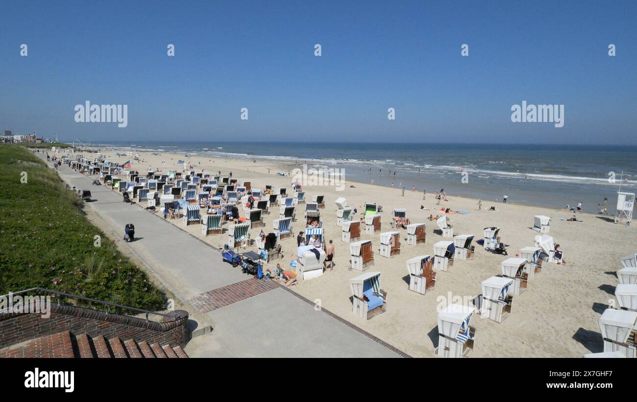 Wangerooge, Germany. 20th May, 2024. On Whit Monday, numerous beach ...