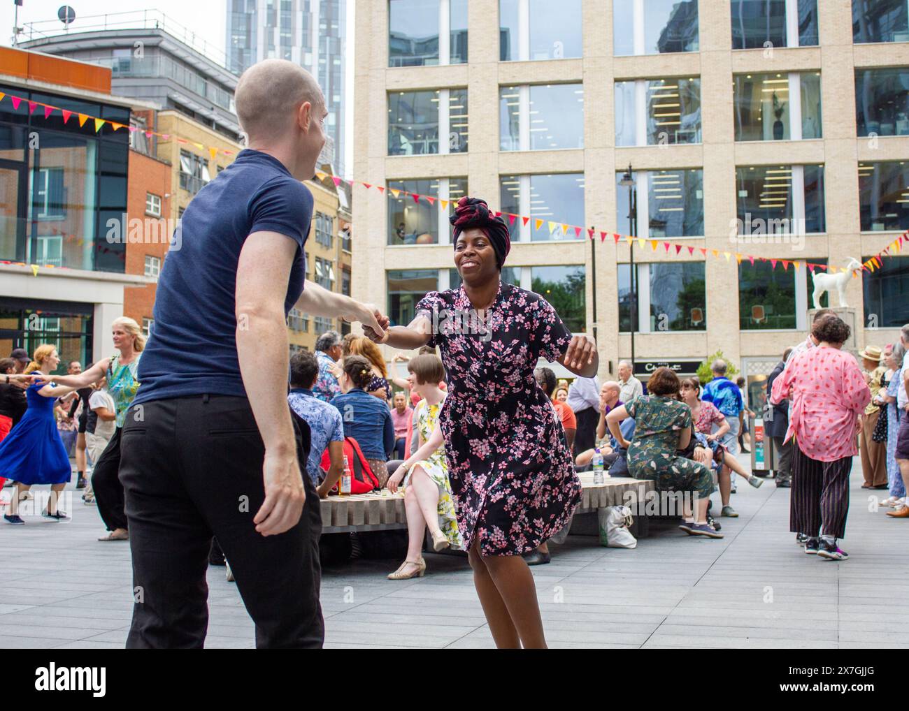 Swing dancers in the street Stock Photo - Alamy