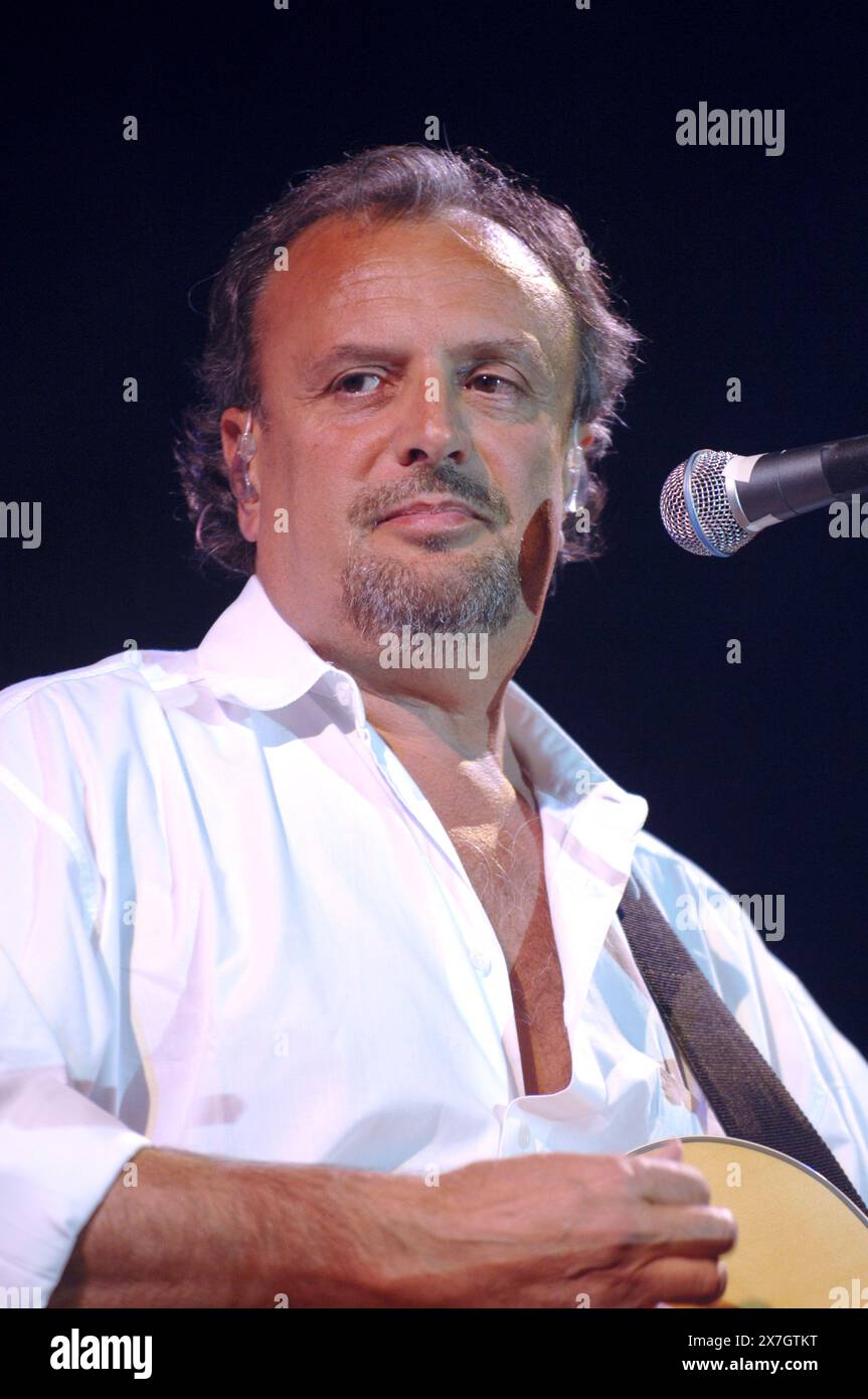 Ivano fossati live concert hi-res stock photography and images - Alamy