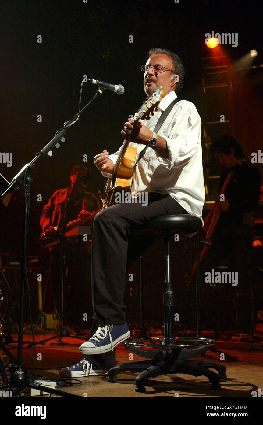 Milan Italy 02/05/2006 : Ivano Fossati,Italian singer,during the live ...