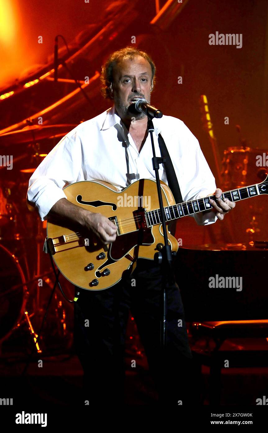 Milan Italy 04/11/2008 : Ivano Fossati,Italian singer,during the live ...