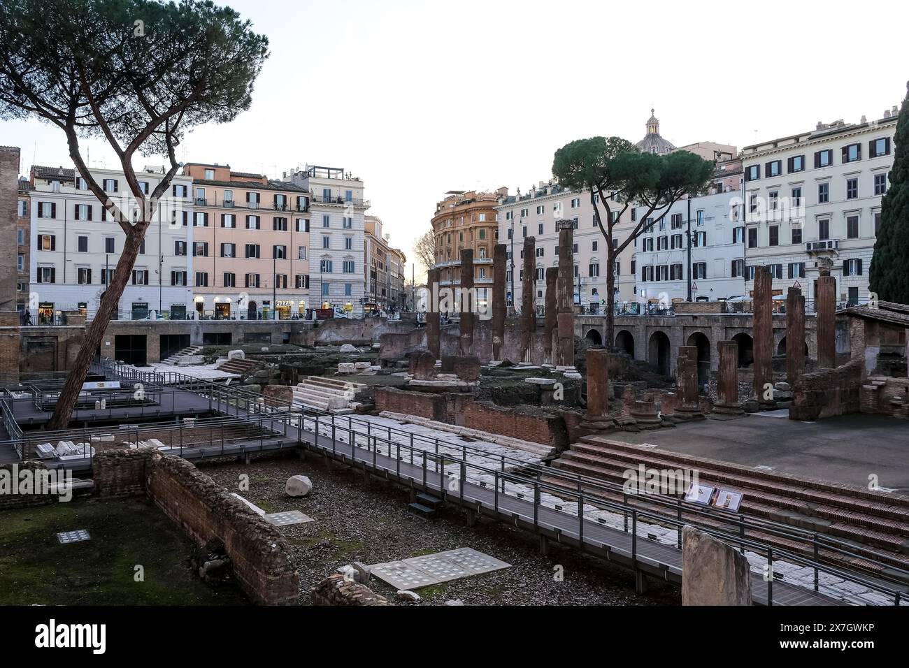 Julius caesar assassination site hi-res stock photography and images ...