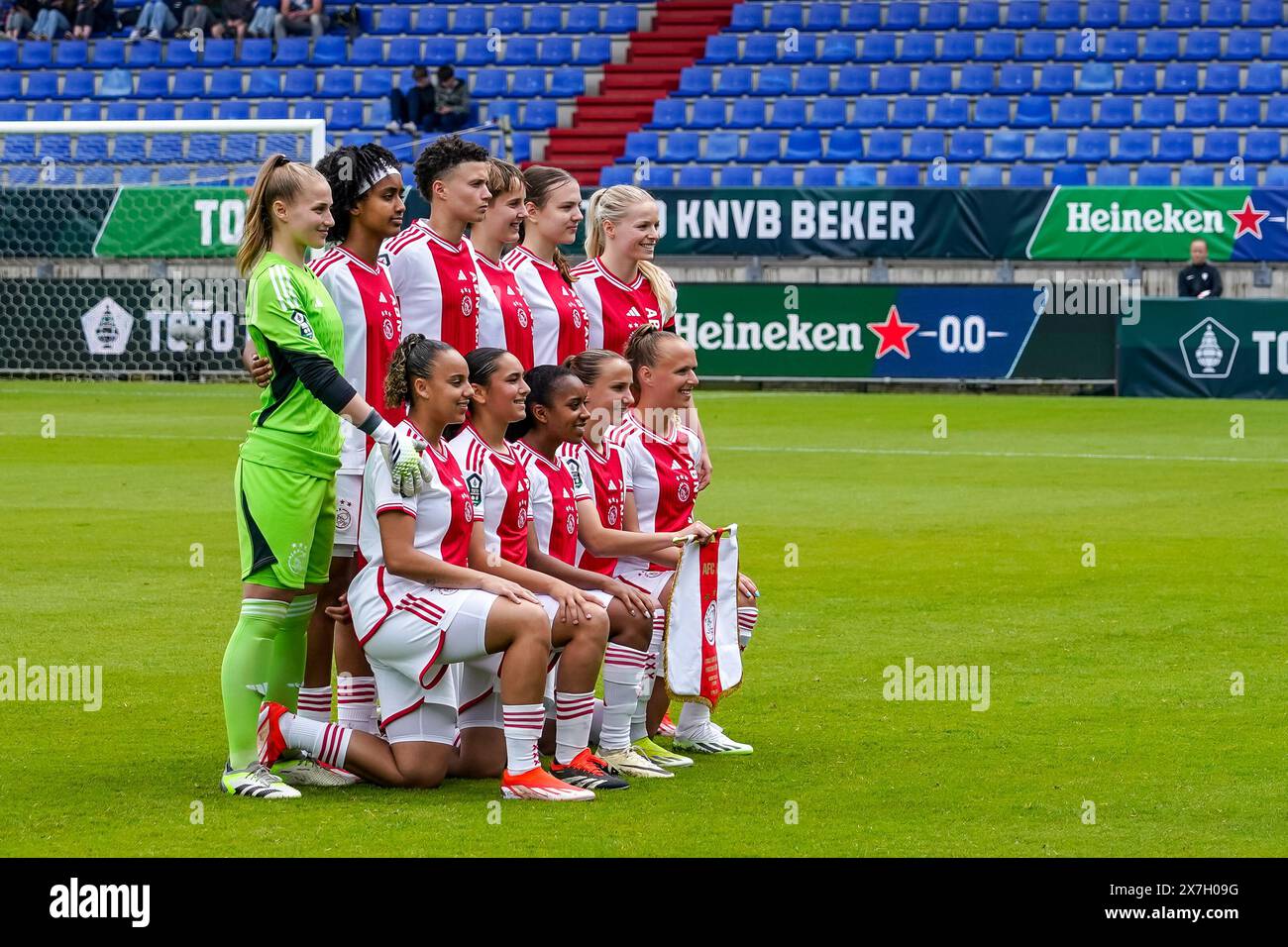 TILBURG, NETHERLANDS - MAY 20: Teamphoto of AFC Ajax with: goalkeeper ...