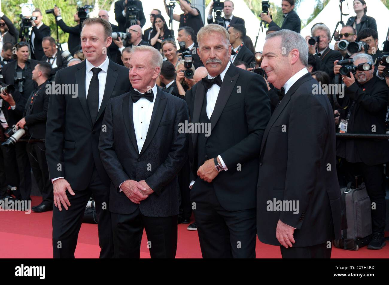 Mark DeBevoise, Robert Scannell, Kevin Castner und Gast bei der ...