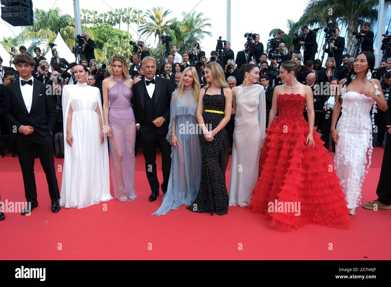 Hayes Costner, Jena Malone, Abbey Lee Kershaw, Kevin Costner, Sienna ...