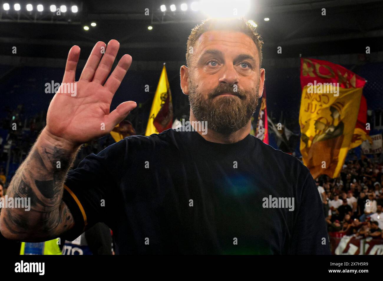 Daniele De Rossi coach of AS Roma waves the fans at the end of the ...