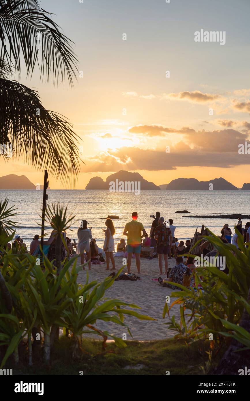 Las Cabanas Beach Resort at sunset, Las Cabanas Beach, El Nido, Bacuit ...