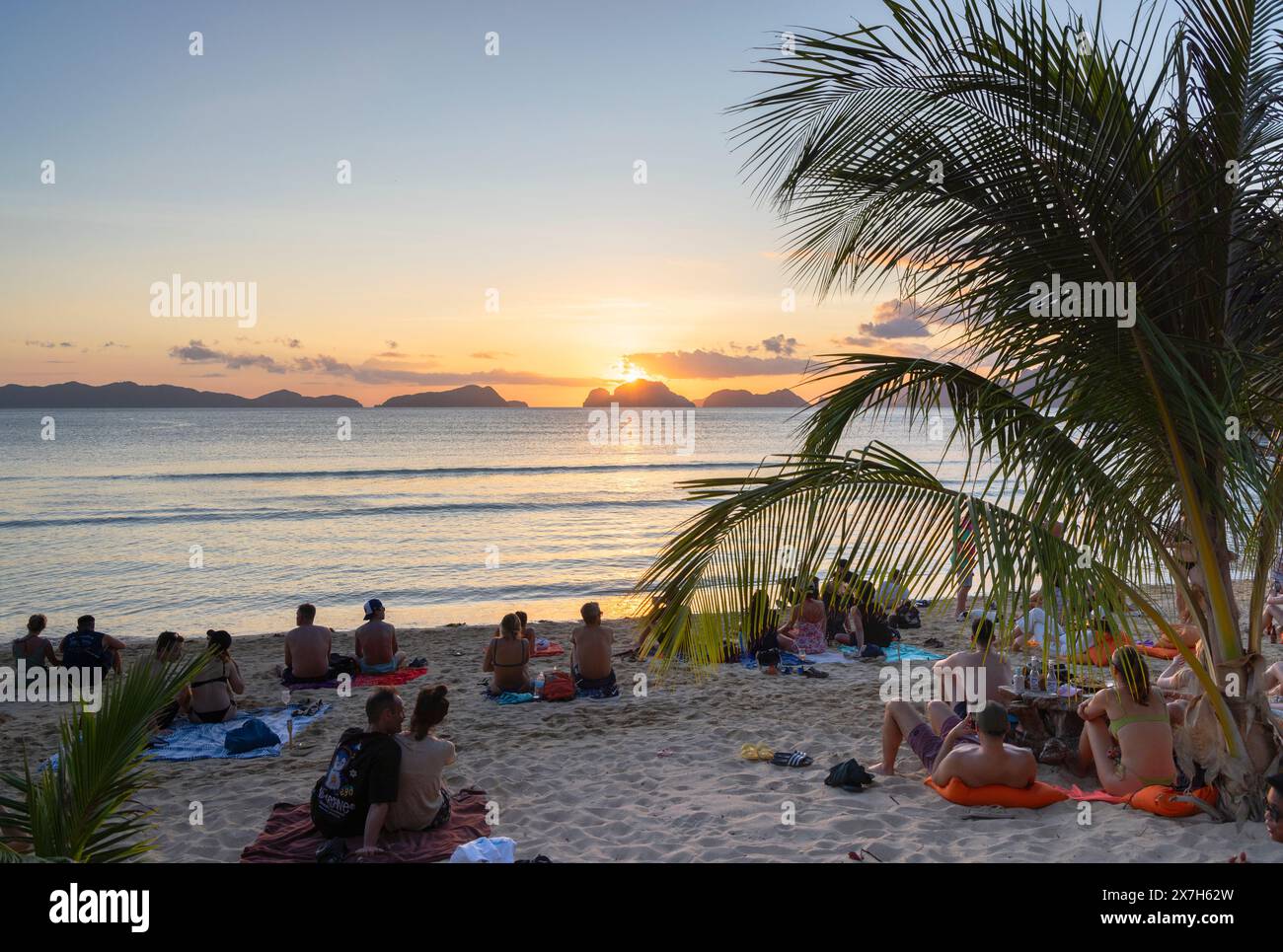 Las Cabanas Beach Resort at sunset, Las Cabanas Beach, El Nido, Bacuit ...