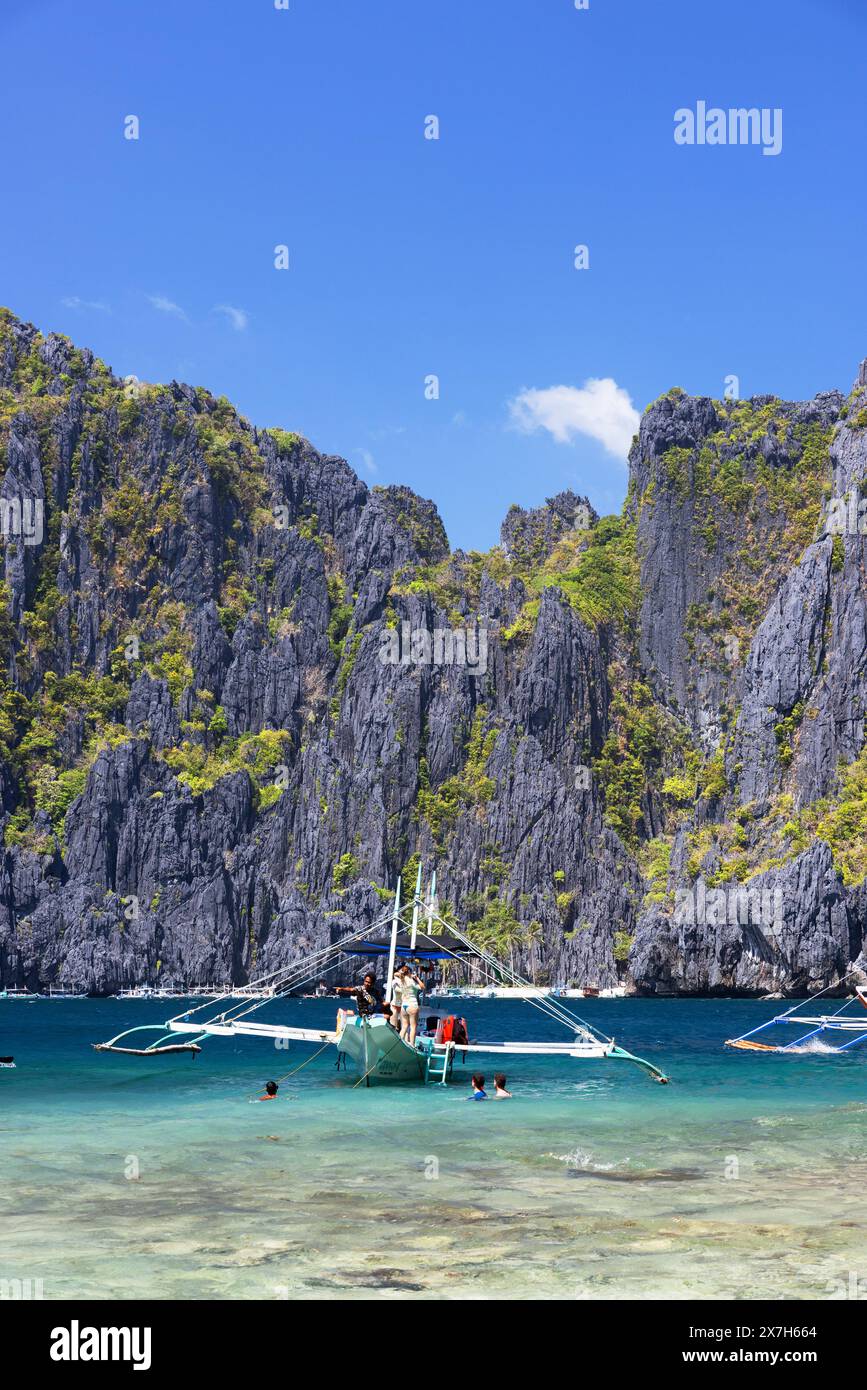 Tourist tour boat, Shimizu Island, El Nido, Bacuit Bay, Palawan ...