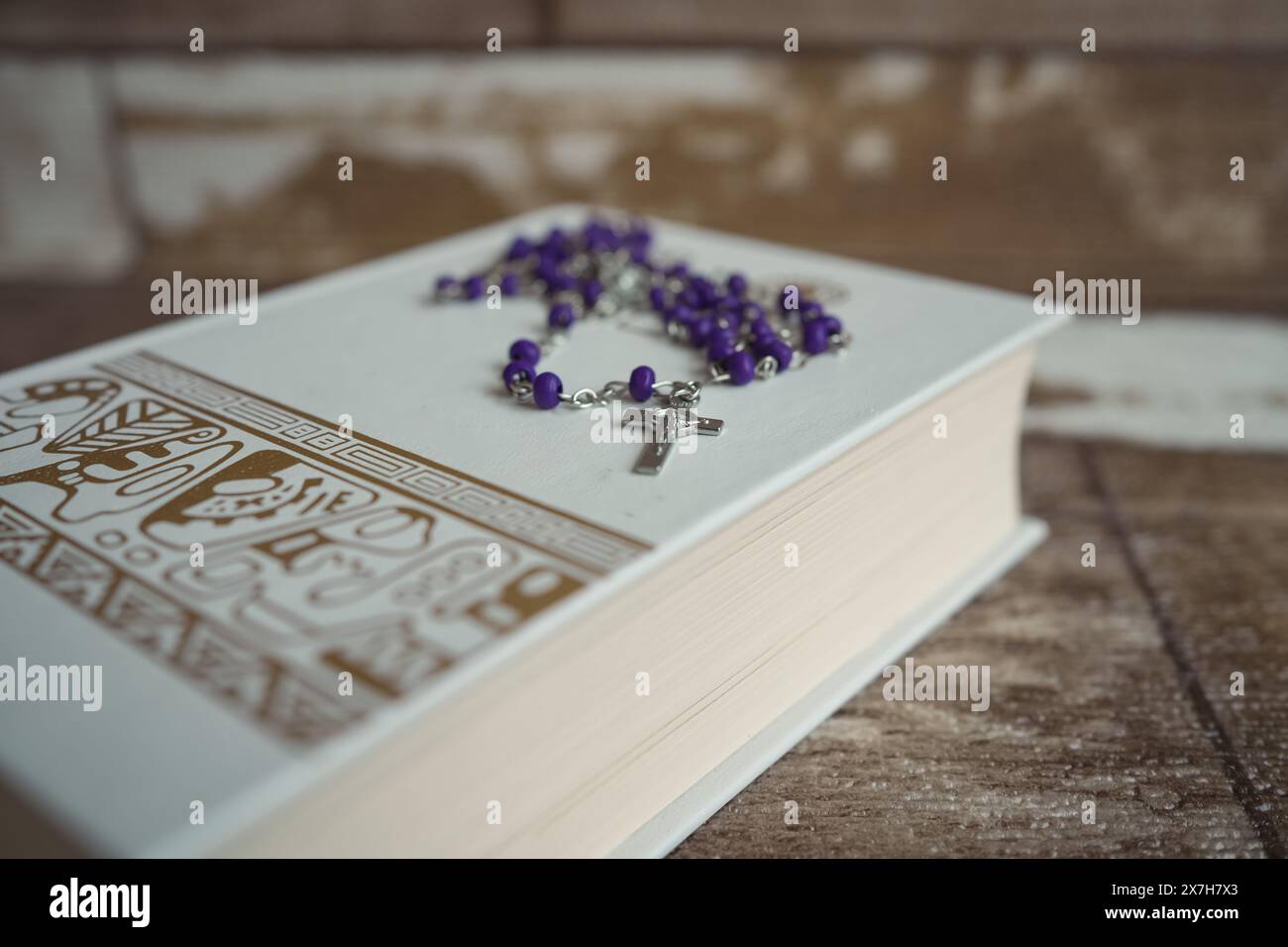 Candle bible cross rosary hi-res stock photography and images - Alamy