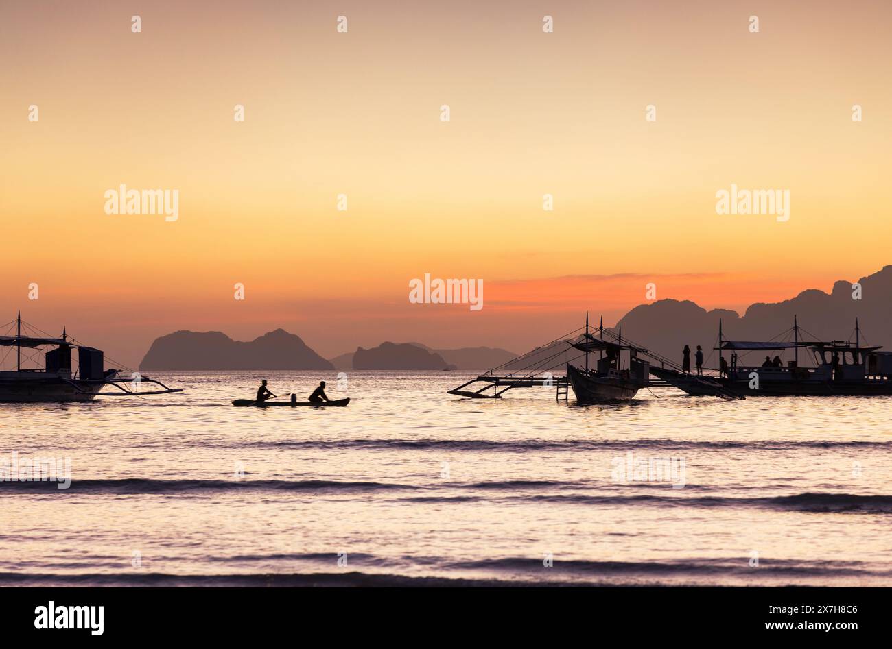 Corong Corong Beach at sunset, El Nido, Bacuit Bay, Palawan ...