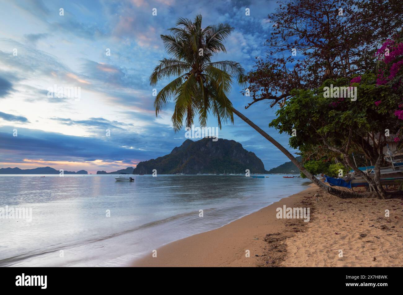 Corong Corong Beach at sunset, El Nido, Bacuit Bay, Palawan ...