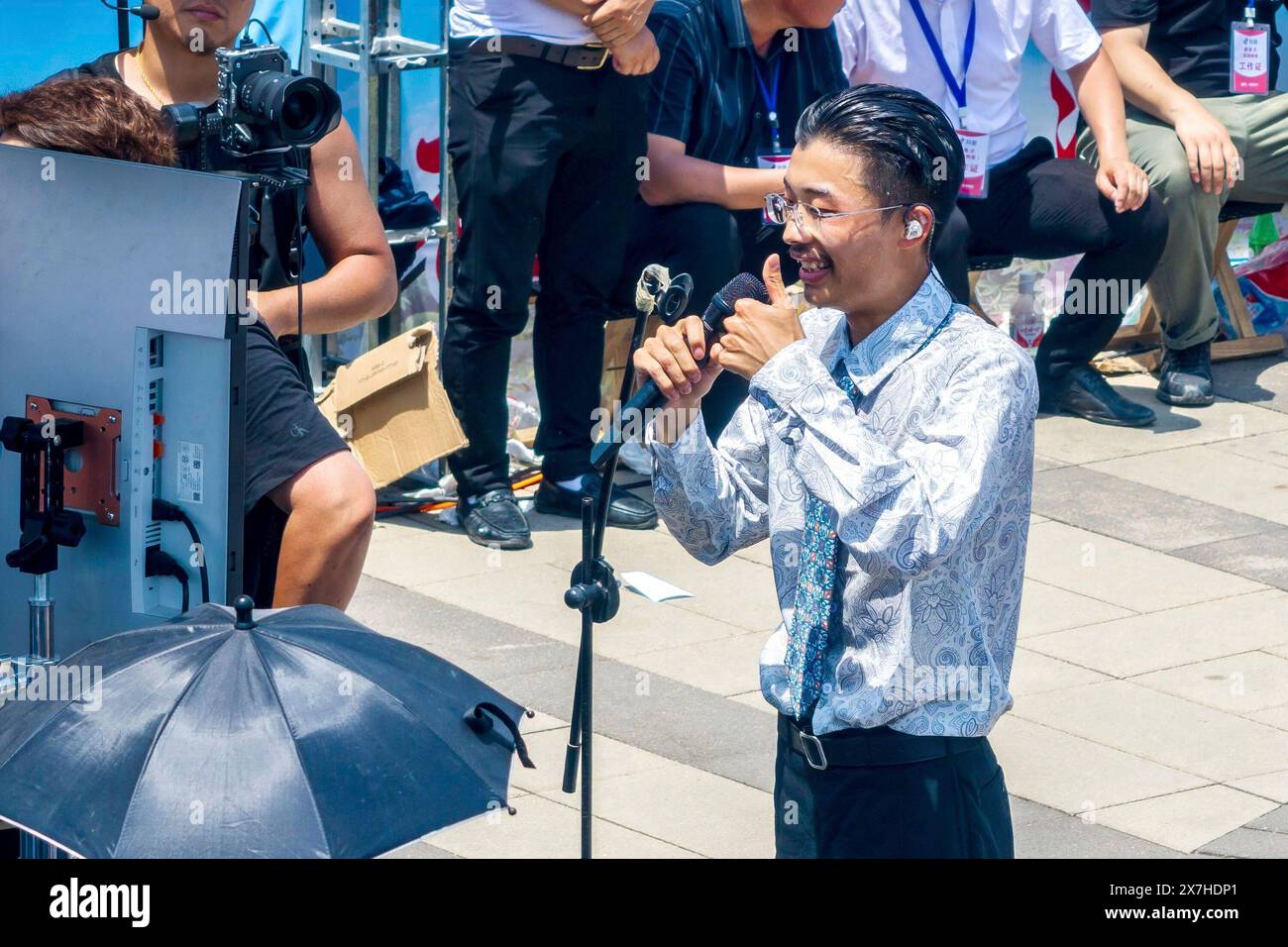 Guo Zhuang, stage-named Guo Youcai, livestreams singing his masterpiece ...