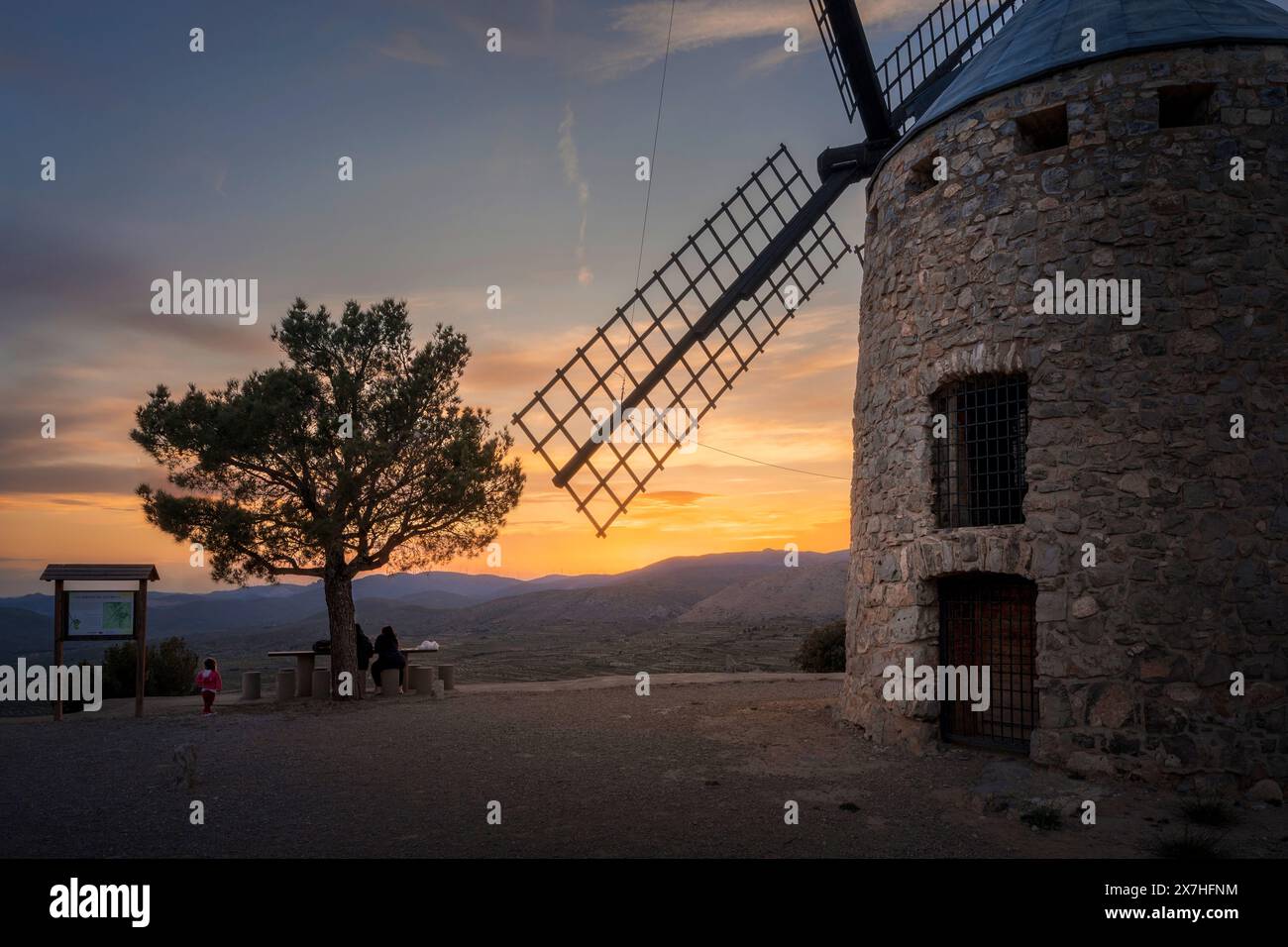 Molinos de alcublas hi-res stock photography and images - Alamy