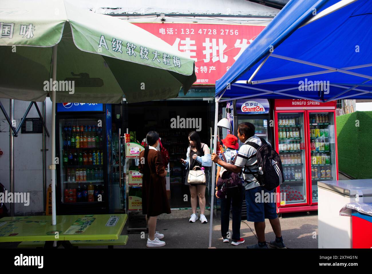 Local mini mart convenience store shop for sale food drinks to chinese ...