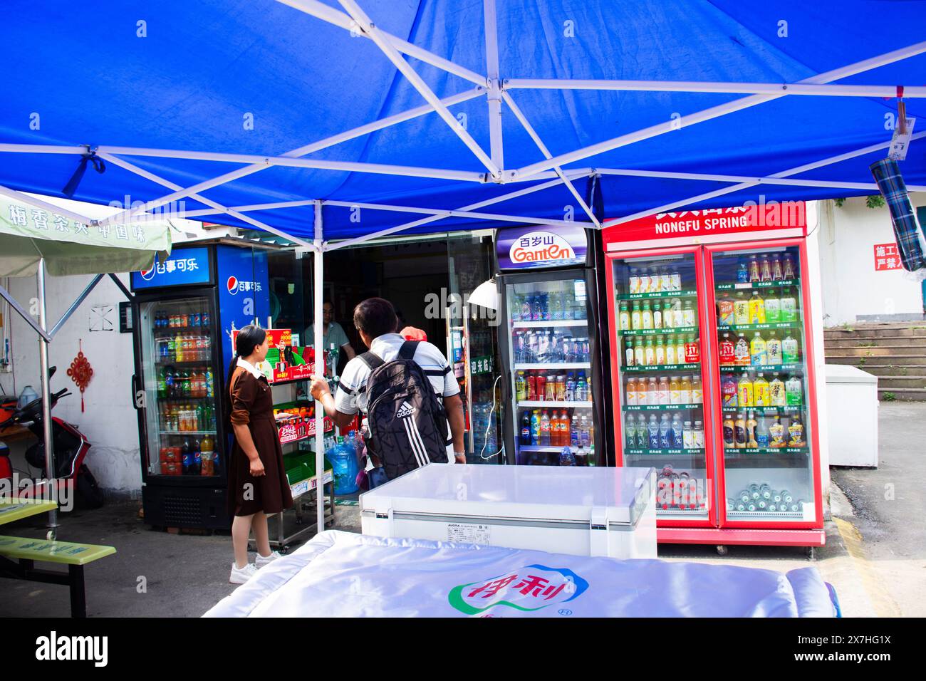 Local mini mart convenience store shop for sale food drinks to chinese ...