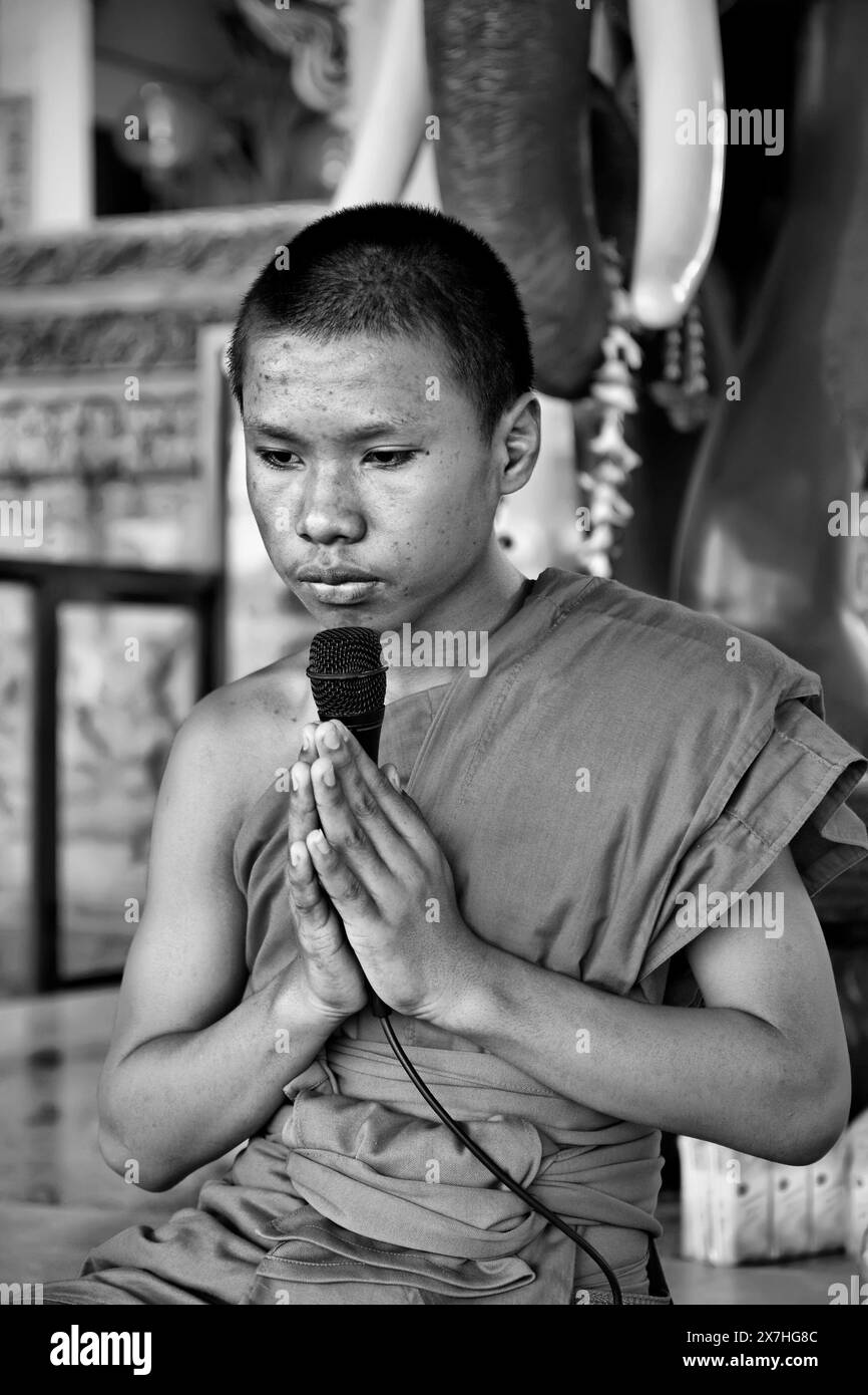Buddhism monk orange Black and White Stock Photos & Images - Alamy