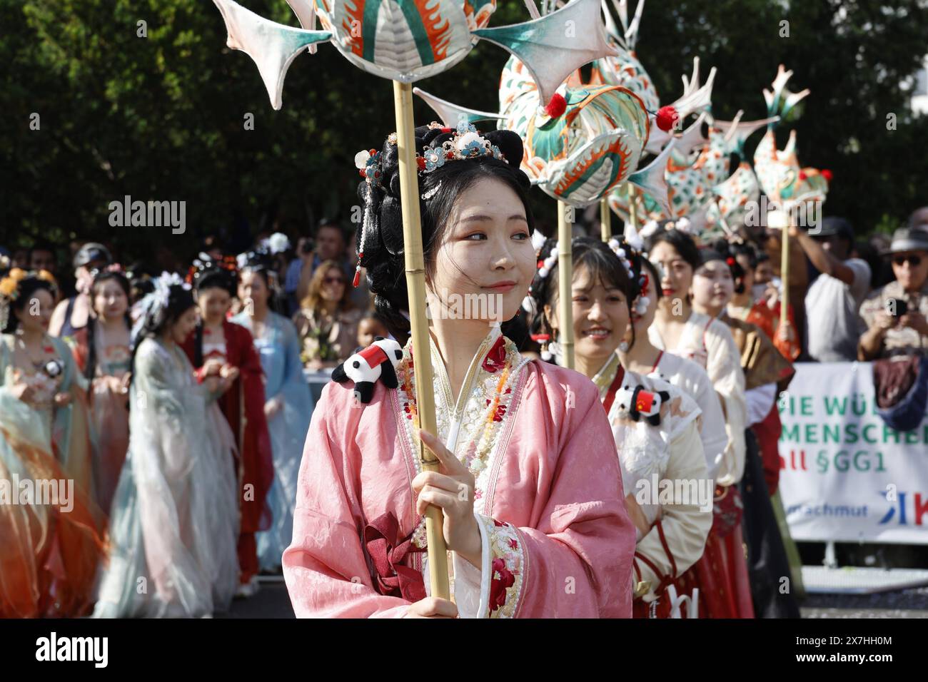 Karneval der Kulturen 2024 , am 19.05.2024 in Berlin, Straßenfest ...