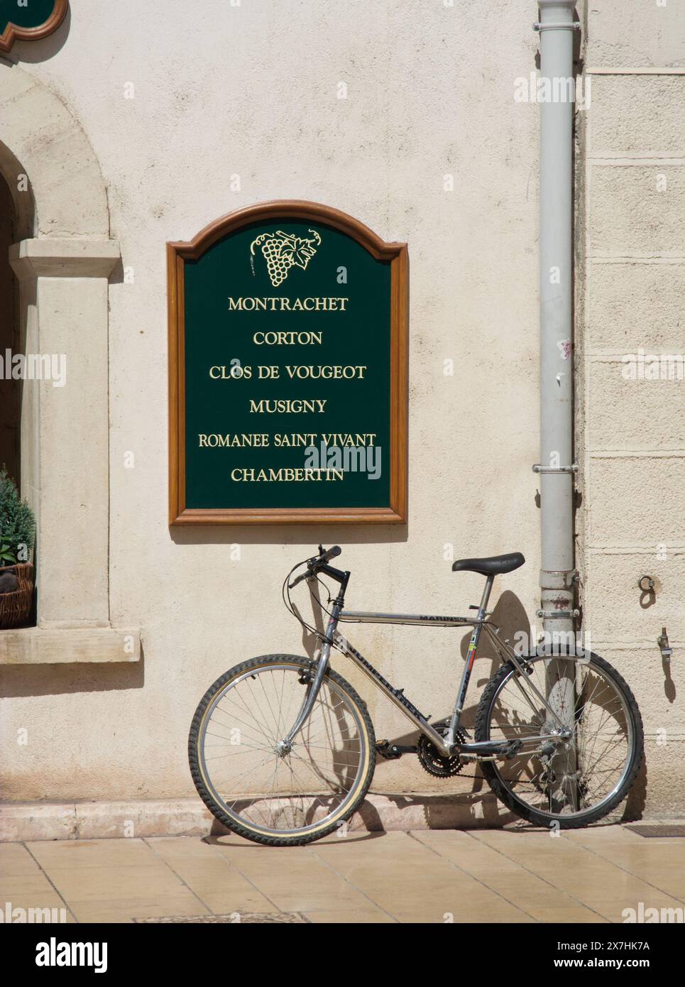 Traditional Bicycle outside french wine shop in Beaune Stock Photo - Alamy